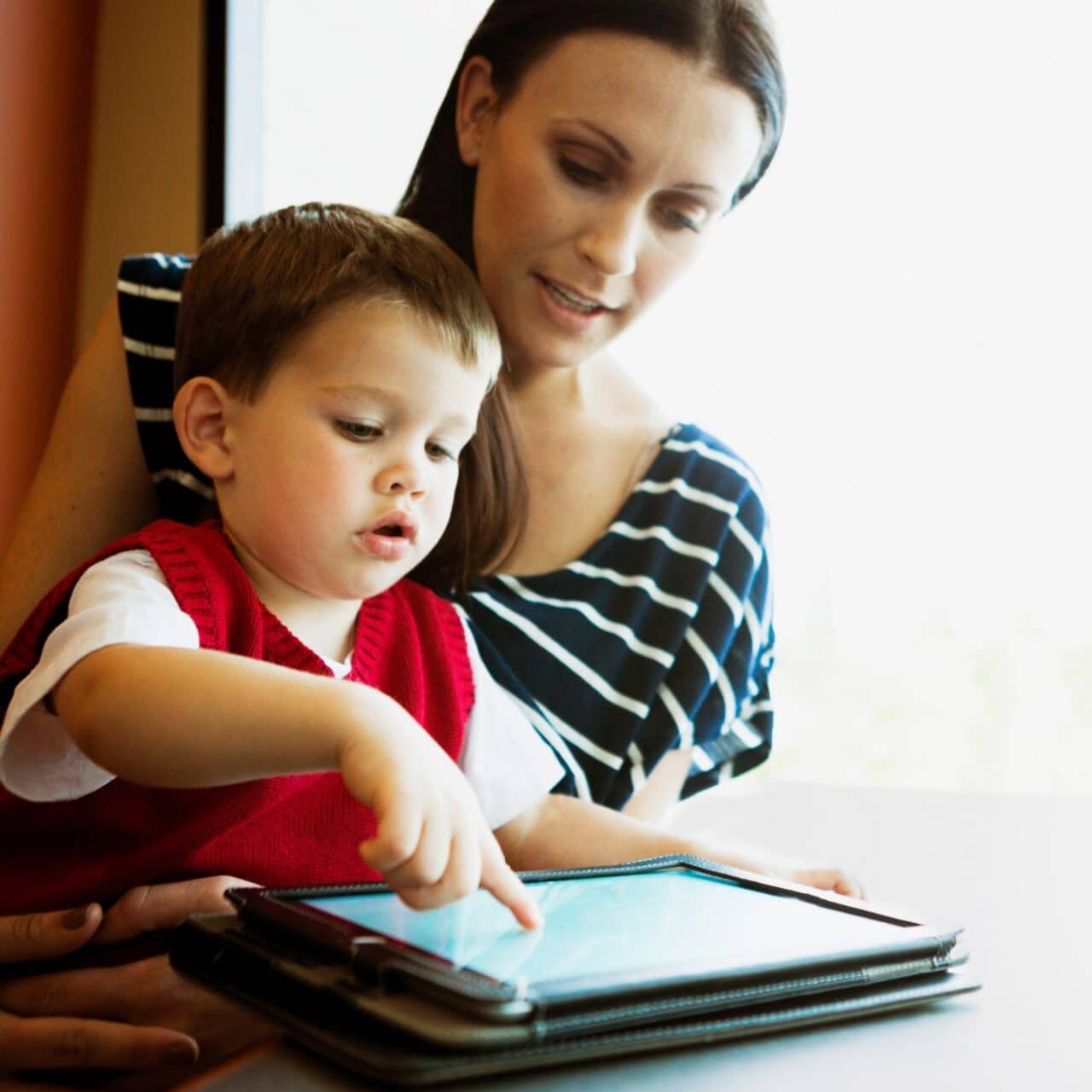 App Review: Peekaboo Barn App - Help Your Child 2 Talk